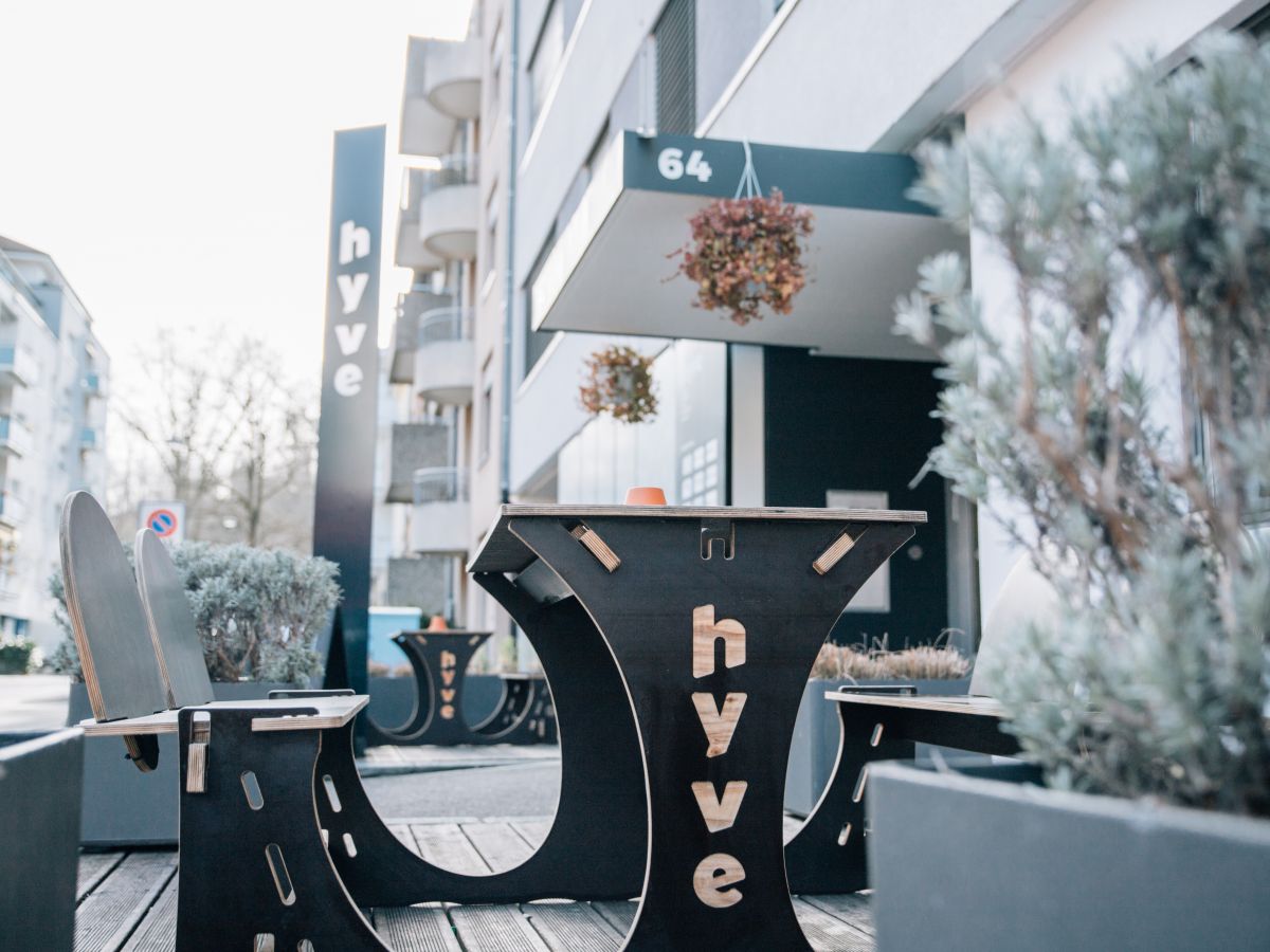 meet and sleep, work and eat! | Hyve